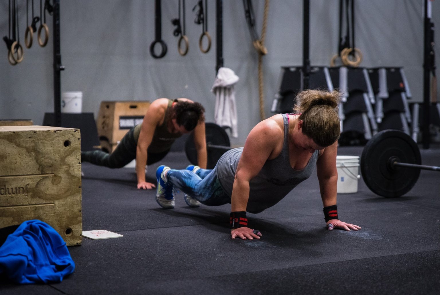 AMRAP 15 mins: Hand Release Push-Ups, Reverse Lunges and Sit-ups ...