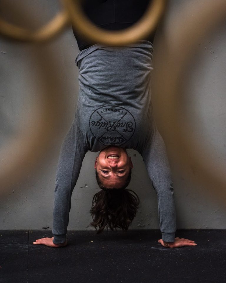 E2MOM for 10 mins: Bent Over Barbell Rows and Free Standing Handstand ...